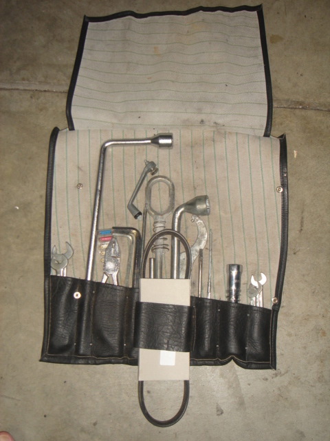 1971 tool kit pictures and Q's. - Pelican Parts Forums